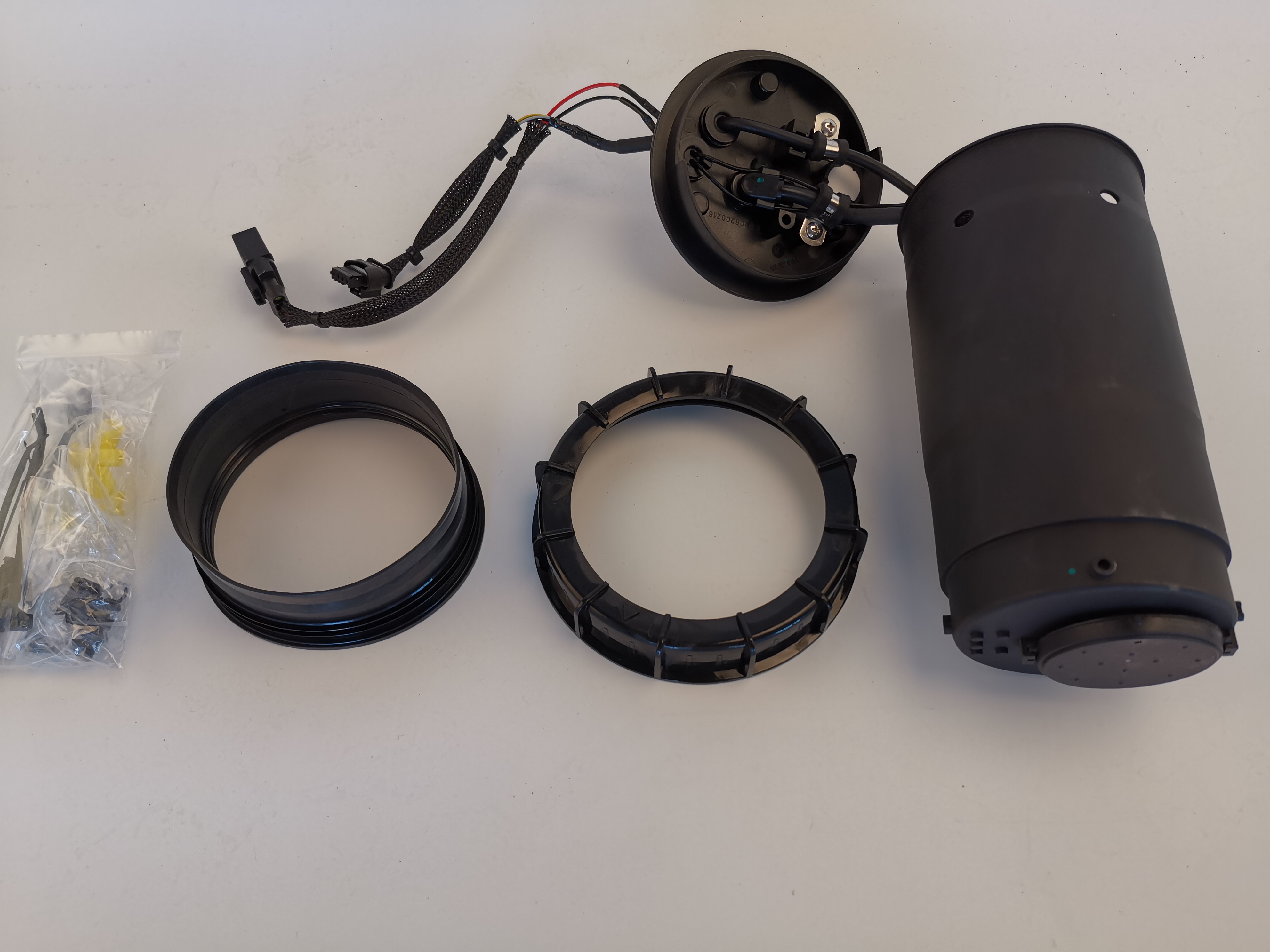 Diesel Emissions Fluid Heater F01C600245 For Mercedes GL320 GL350 ML250 ...